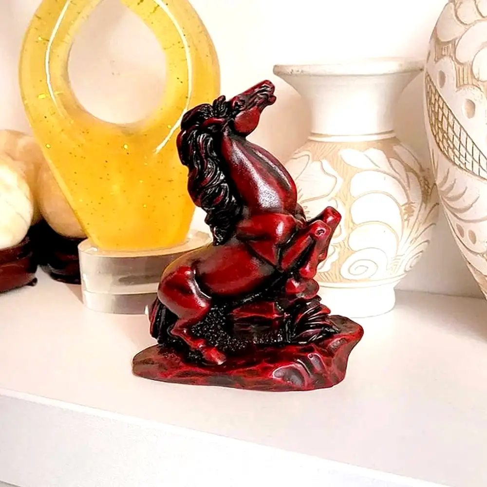 Statueta Cal rosu in doua picioare, obiect feng shui pentru dragoste ...